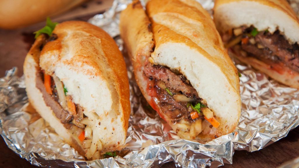 Tải app VinID “rinh” ngay ưu đãi 30% tại Bami King cho combo bánh mì ...